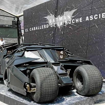 Batimóvil estrena el filme de Batman
