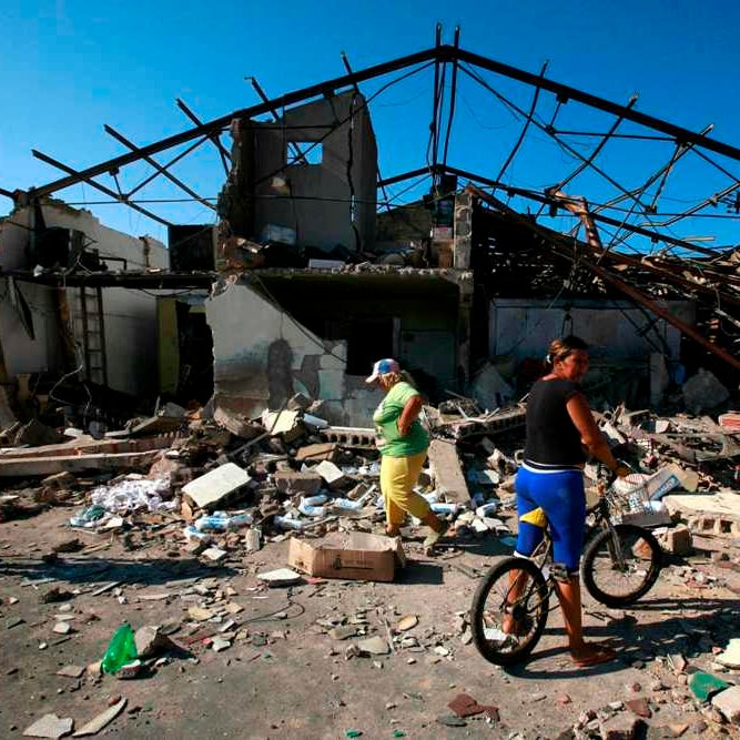 Tras devastadora explosión, refinería Amuay reanudaría operaciones en 4 ...