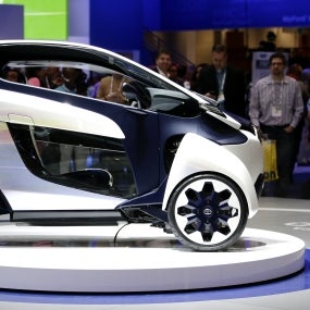 Toyota lanzó su i–ROAD, el auto eléctrico de tres ruedas