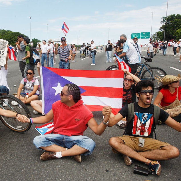 Puerto Rico se acerca a default y pide reestructuración