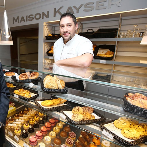 En los locales de Eric Kayser no solo se comen postres franceses