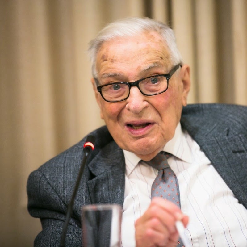 Murió Kenneth Arrow, uno de los fundadores de la economía moderna
