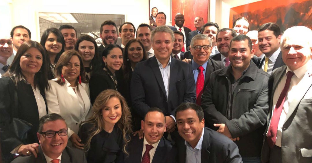 Iván Duque hace su primer viaje al exterior como presidente electo