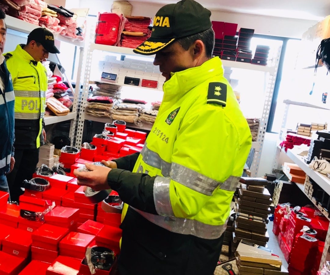 Avanza operativo contra falsificación de marcas y contrabando en Bogotá ...