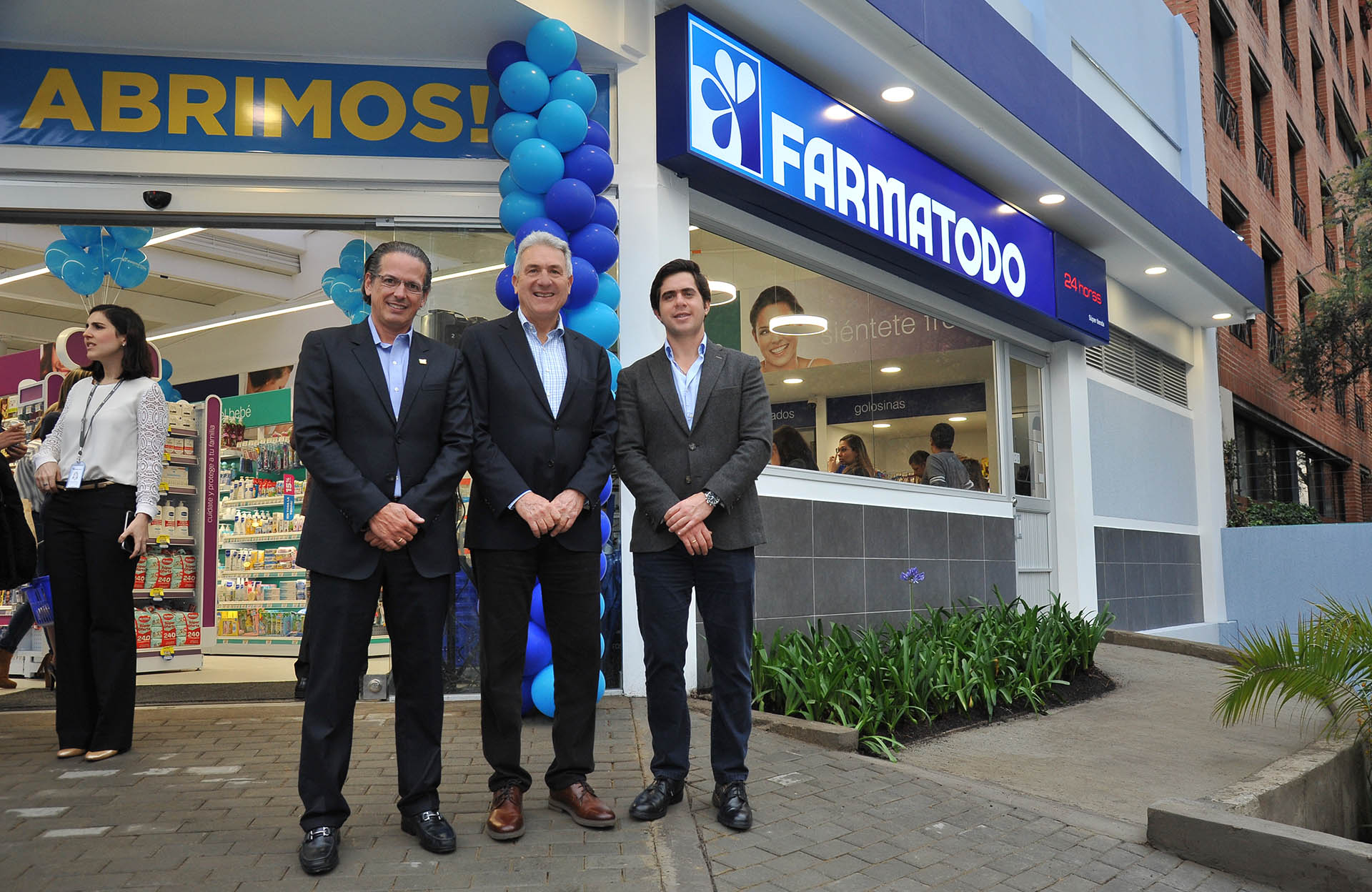 Apertura de una nueva tienda farmacéutica de Farmatodo en la calle 74