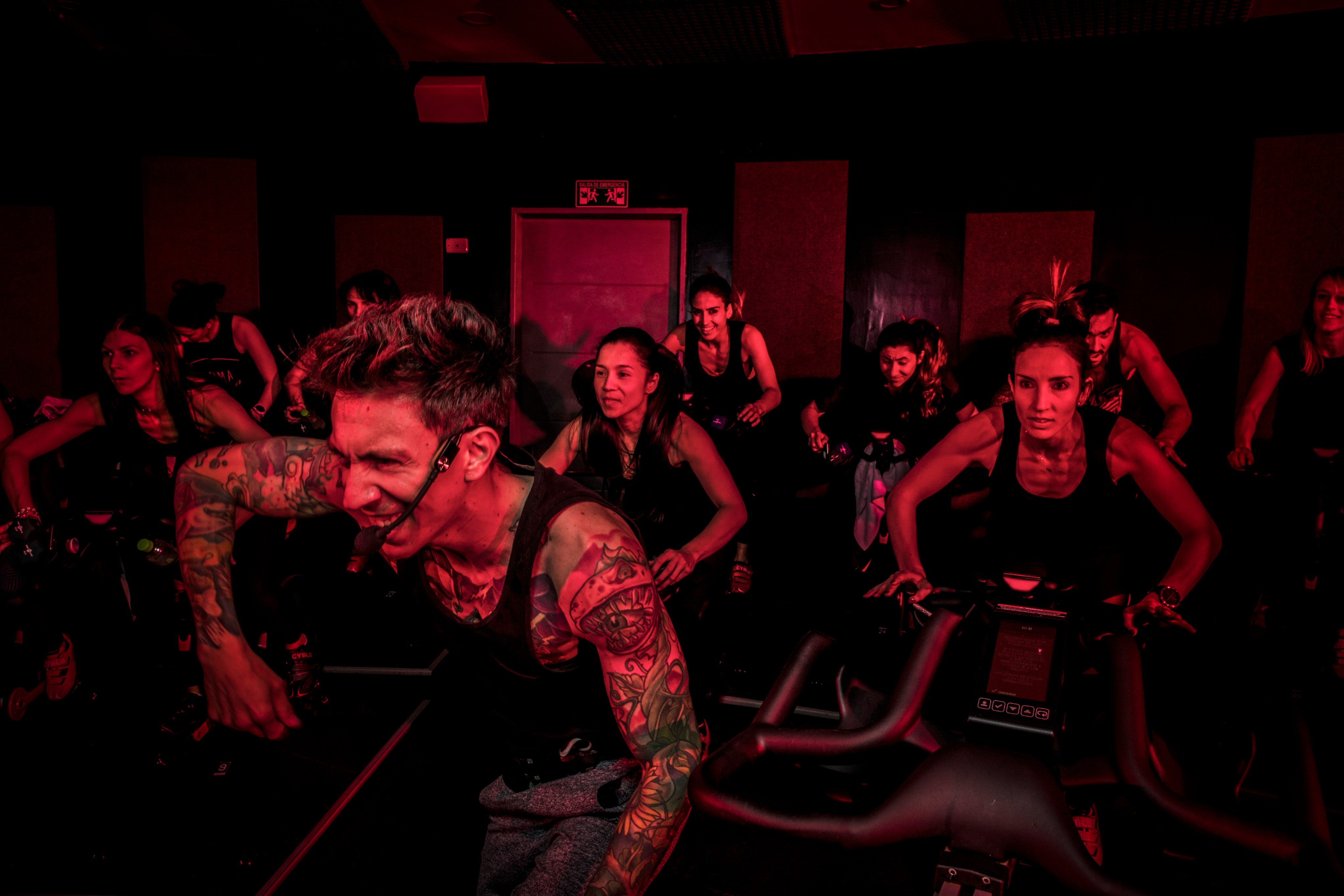 Entrenamientos para hacer en casa que ofrecen los gimnasios más importantes