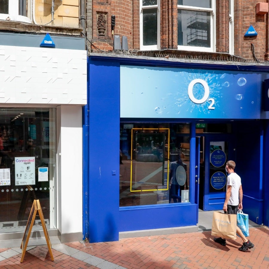 El regulador británico dijo que quiere investigar la fusión realizada ...