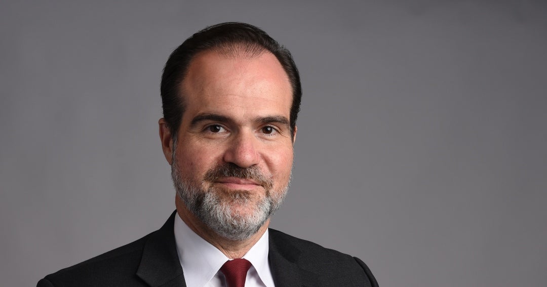 Mauricio Claver, presidente del BID, critica acusaciones de relación ...