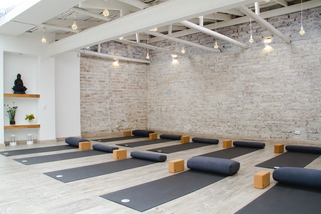 Conozca qué es el yoga laboral, dónde practicarlo y algunos ejercicios ...