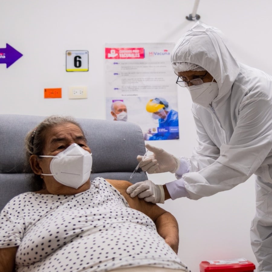 Con última entrega de Pfizer, Colombia completó cinco millones de dosis ...