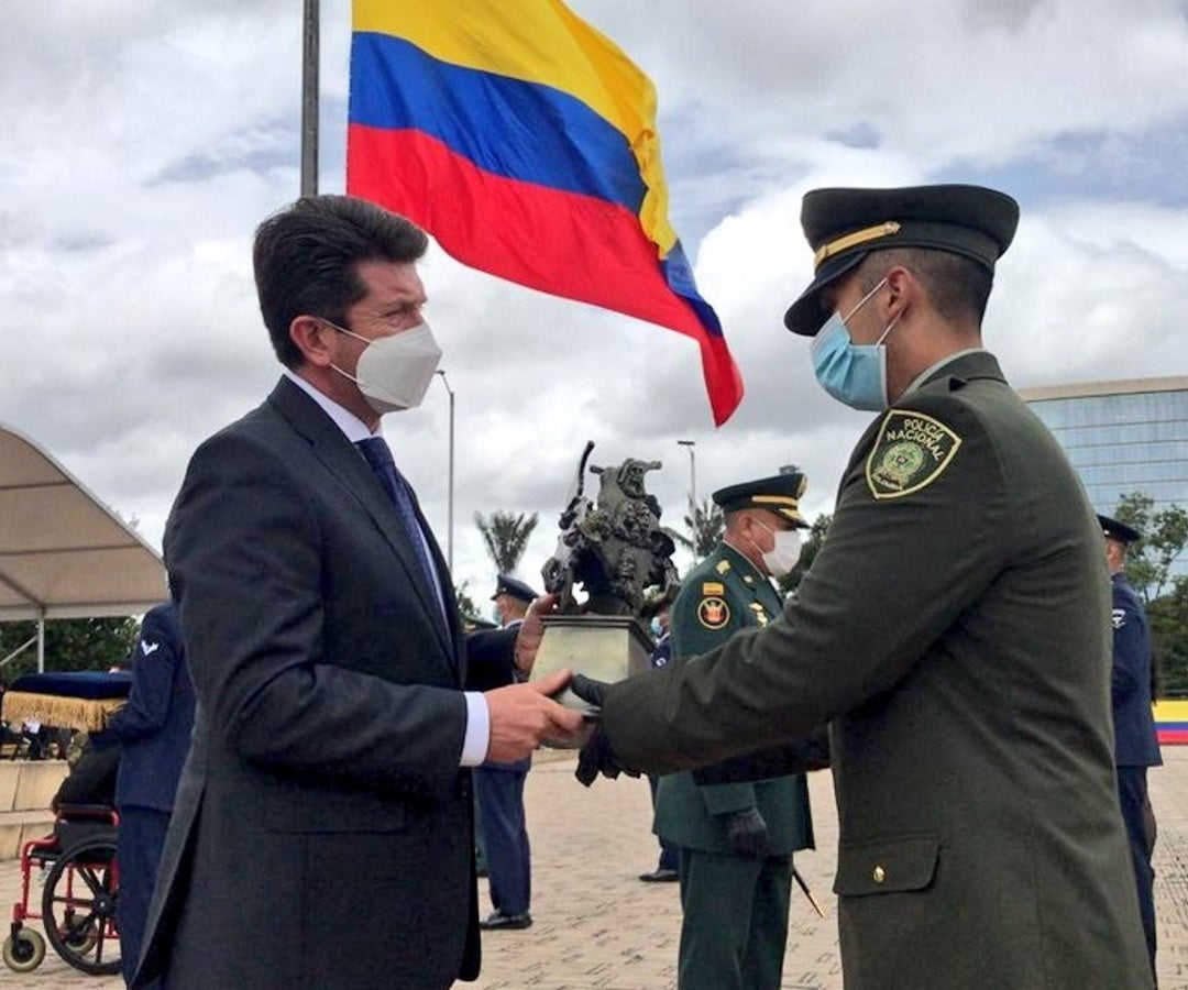 Ministerio de Defensa reconoció a diversos efectivos afectados por el ...