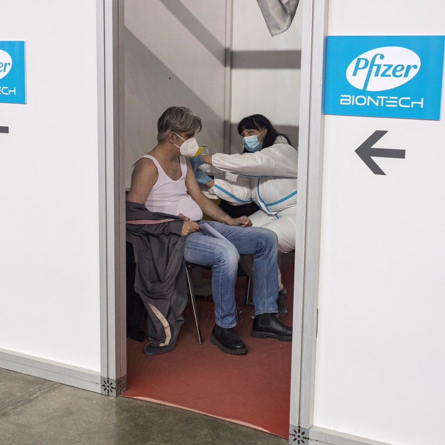 Pfizer aumenta 50 millones en suministro de vacunas de UE para segundo ...