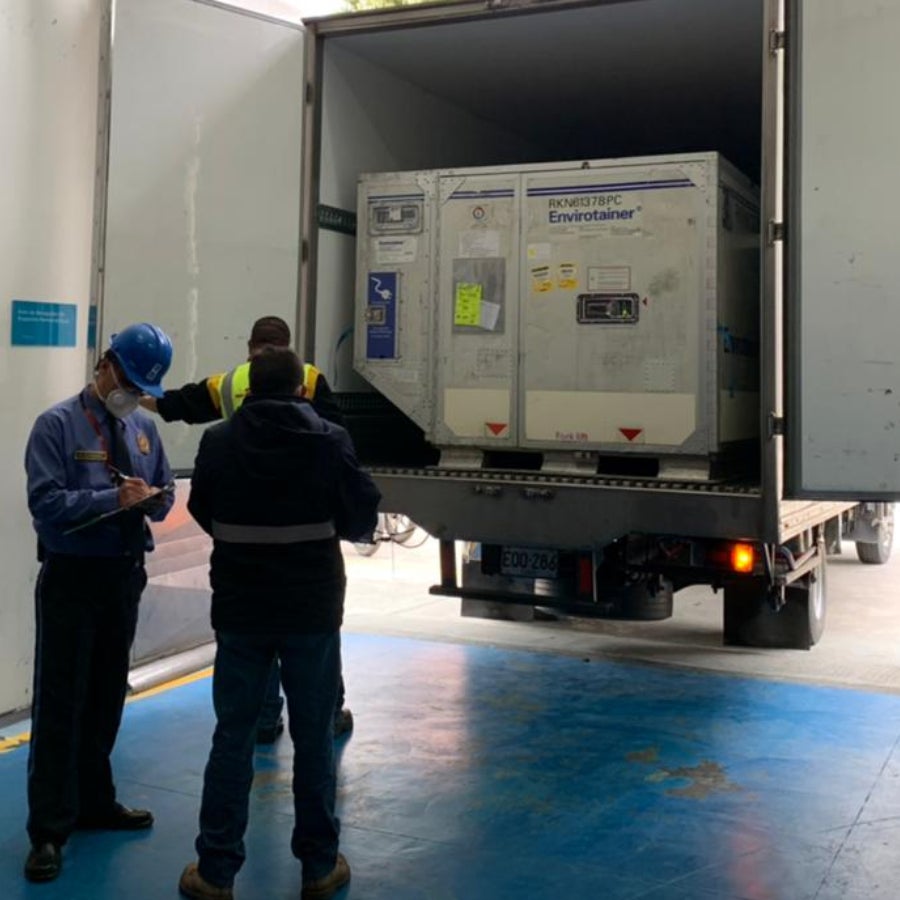 MinSalud anunció que llegaron al país 126.900 dosis de AstraZeneca ...