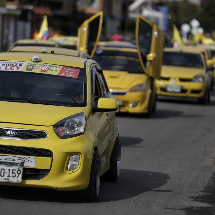Los costos adicionales de tener un taxi frente a un carro particular en ...