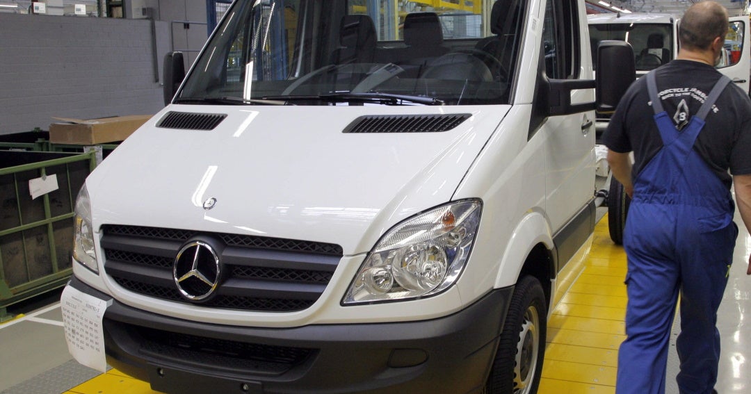 Mercedes-Benz enviará a 5.600 trabajadores de vacaciones en Brasil por ...