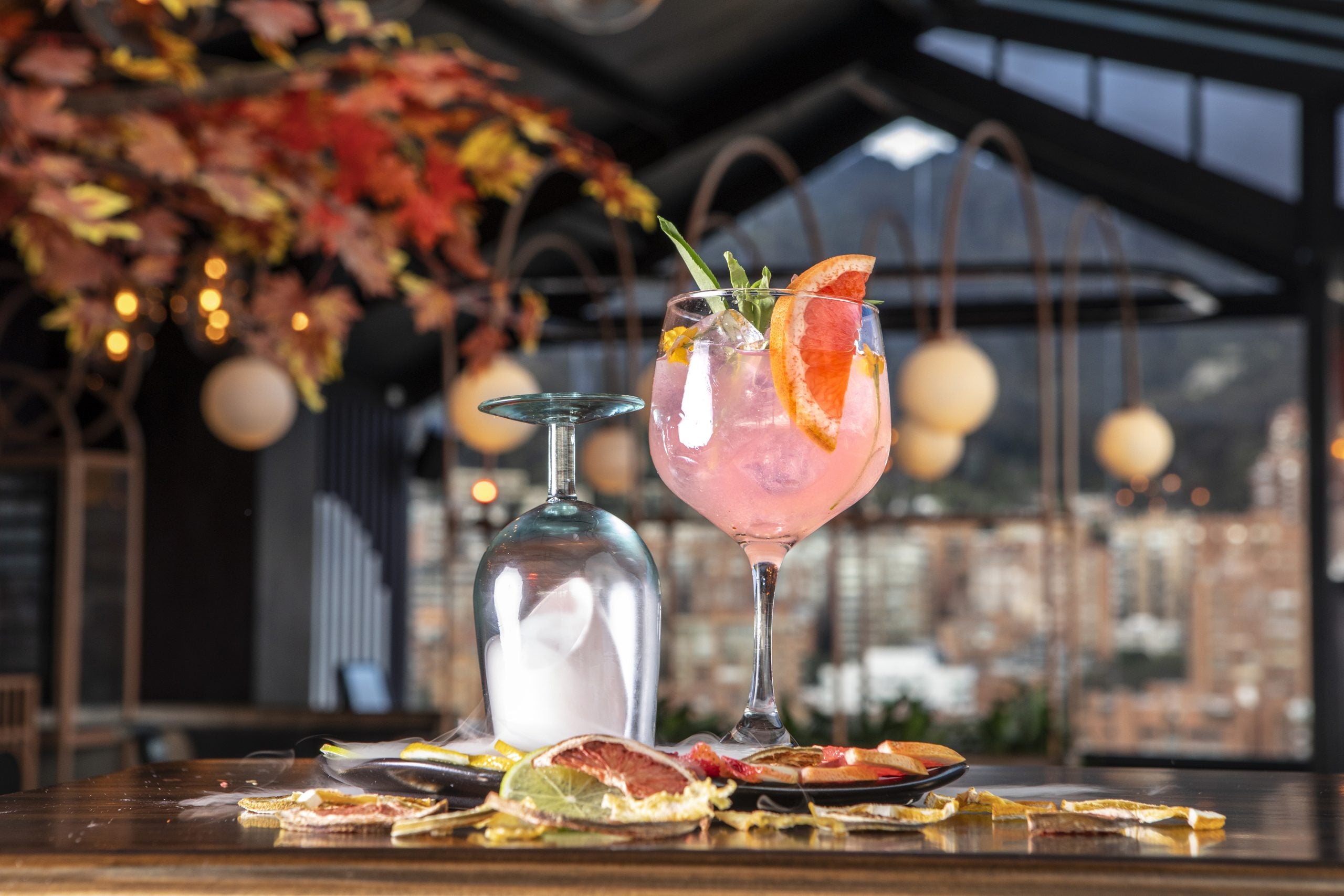 Astoria Rooftop va por la coctelería de espectáculo con ediciones ...