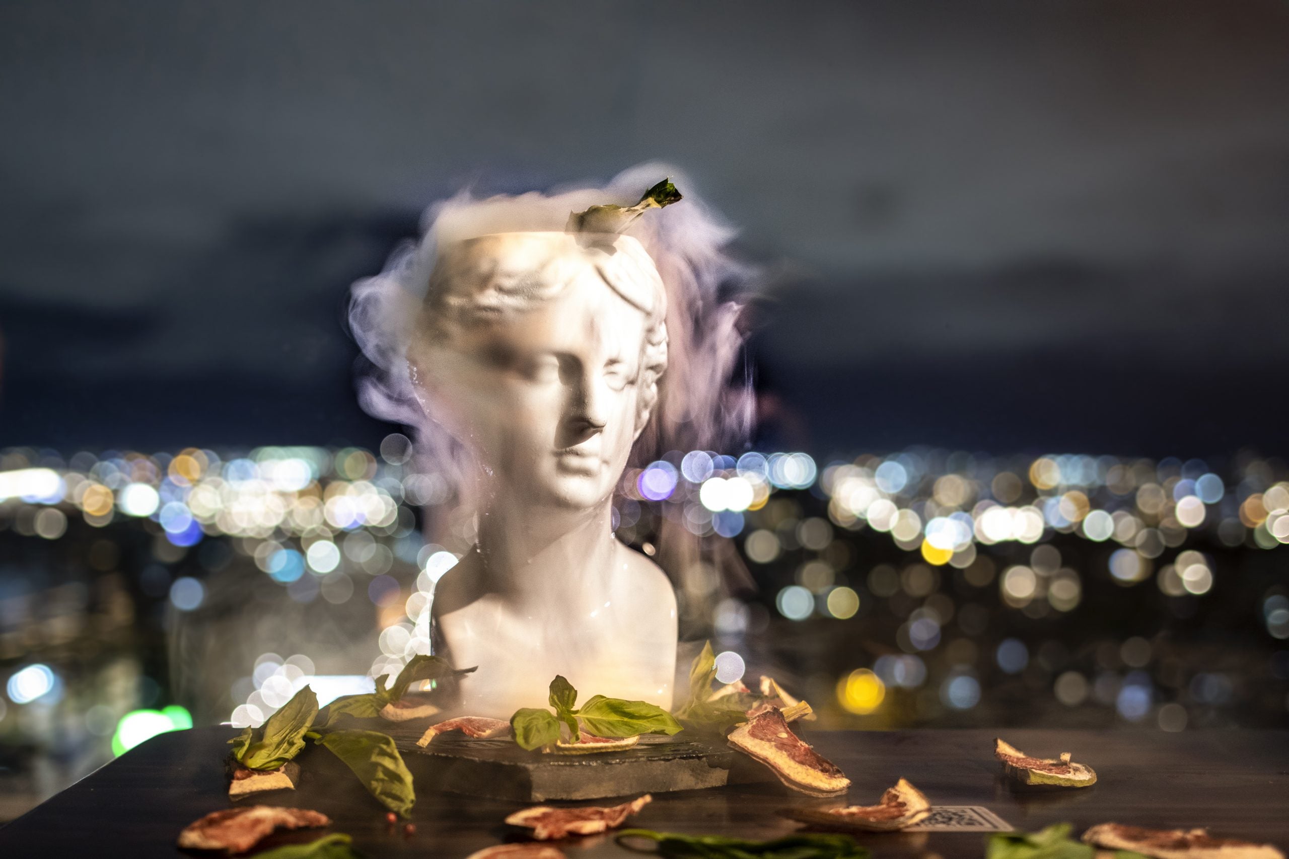 Astoria Rooftop va por la coctelería de espectáculo con ediciones ...