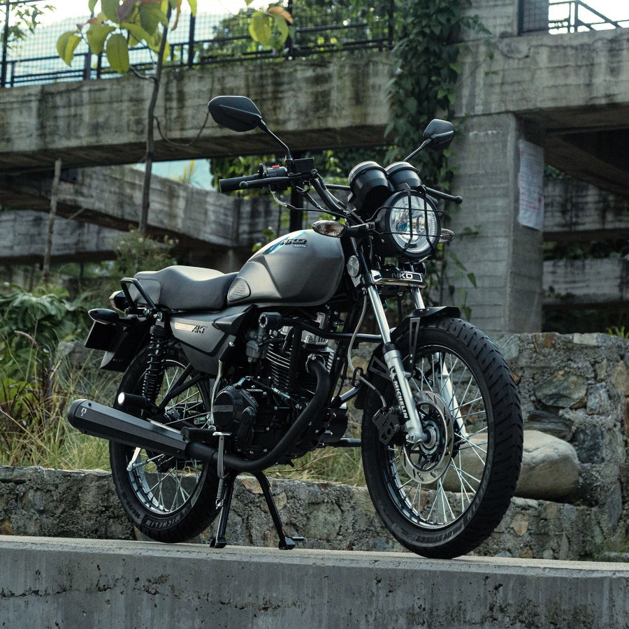 AKT presentó su nueva moto NKD 125 Mastech, disponible desde $5,29 millones