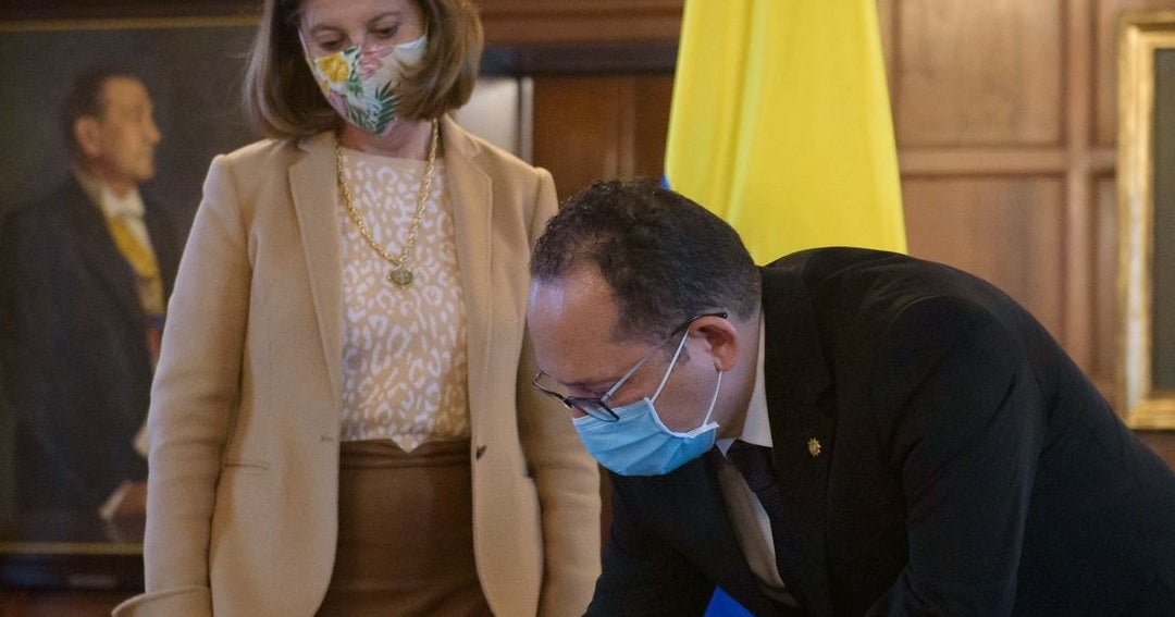 Héctor Arenas Neira se posesionó como nuevo embajador de Colombia en Rusia