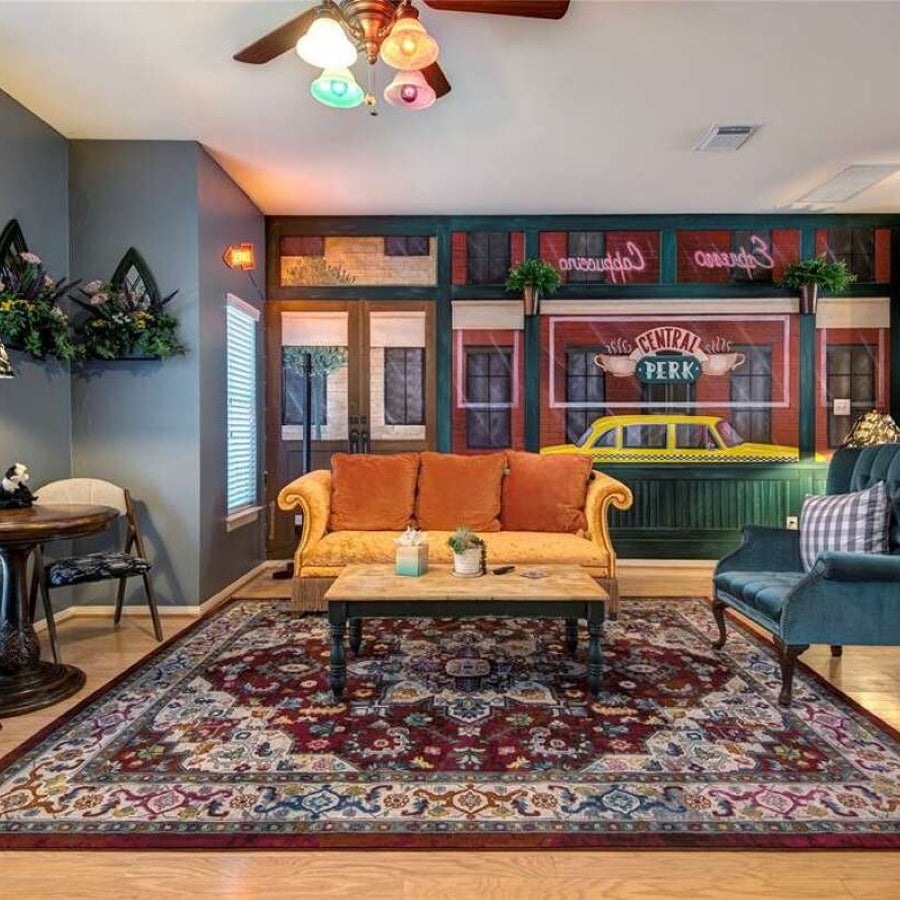 Venden en Estados Unidos una casa ambientada en la serie Friends por US ...