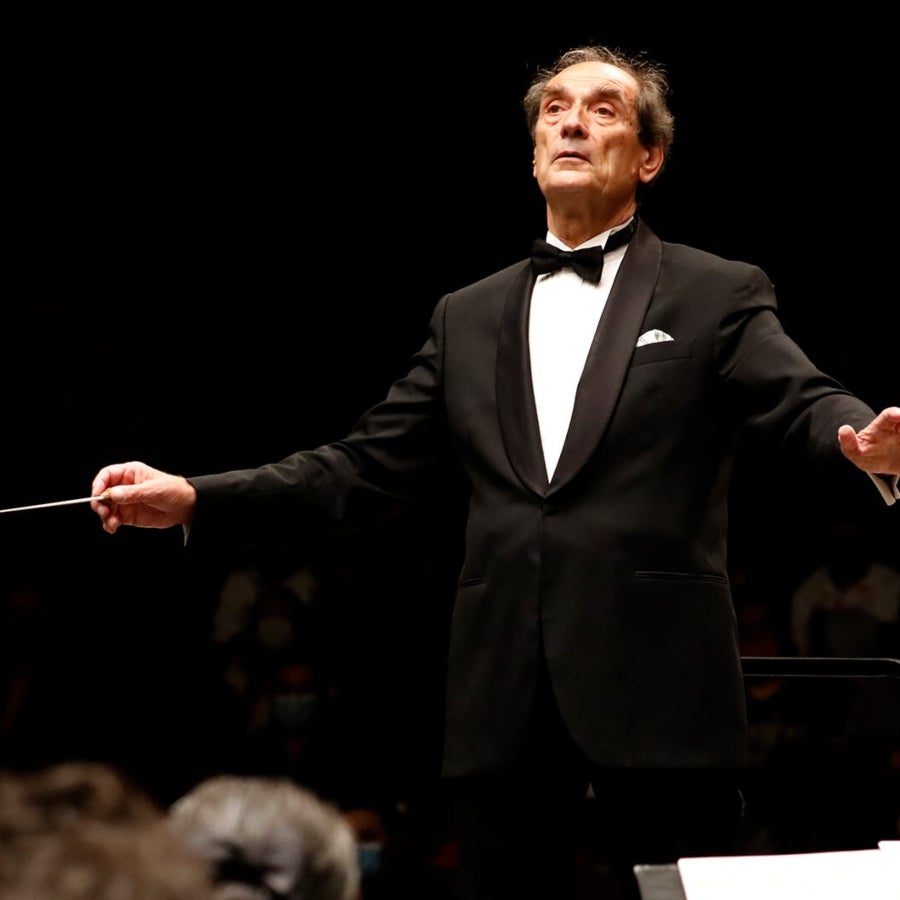 La Orquesta Filarmónica de Bogotá se une al director Emil Tabakov ...