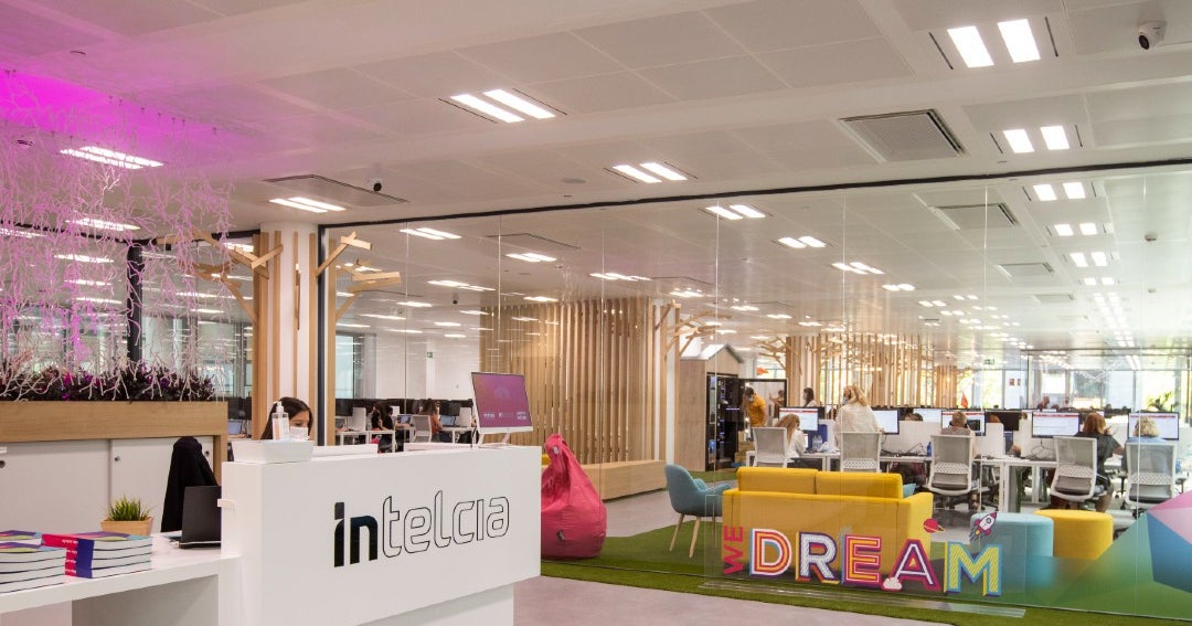 Intelcia abre 600 vacantes enfocadas hacia jóvenes bilingües en Bogotá ...