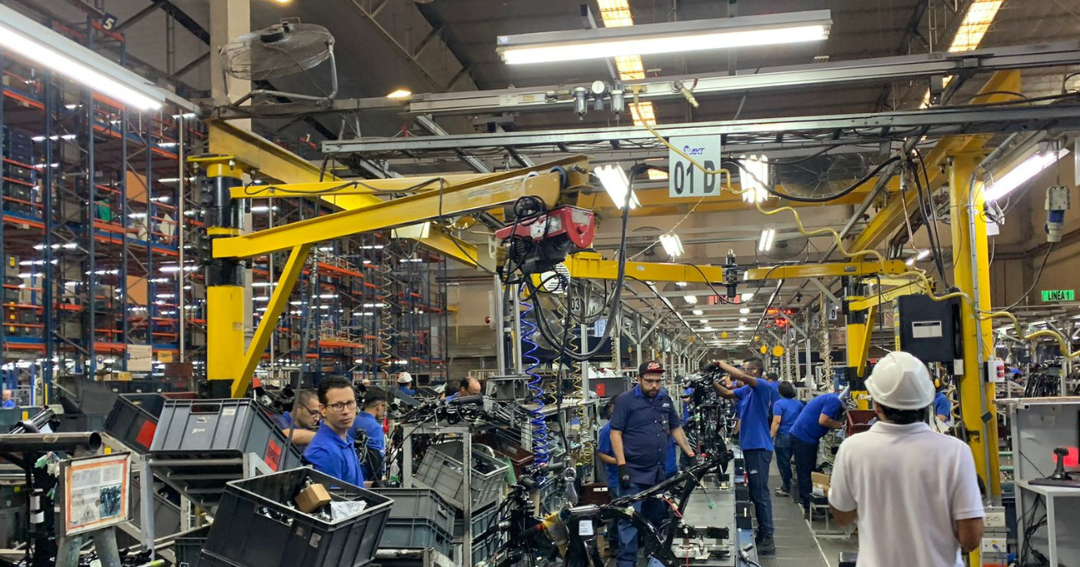 Royal Enfield abre línea de ensamble con una capacidad de 500 motos diarias