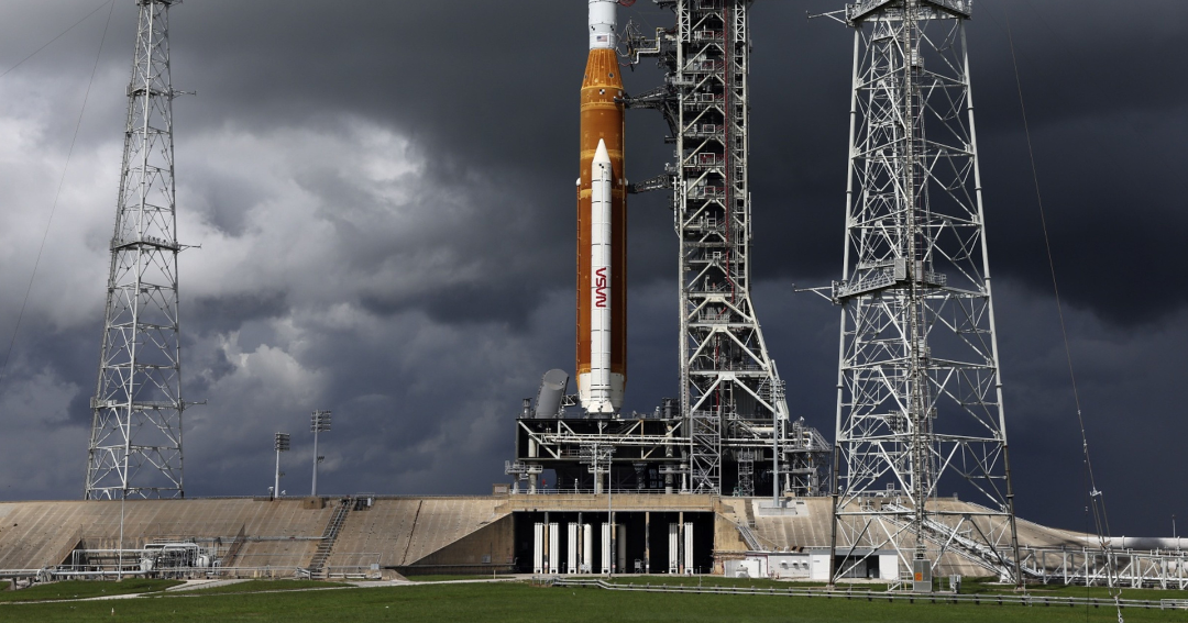 La Nasa dice que la prueba de combustible del cohete Artemis cumplió ...