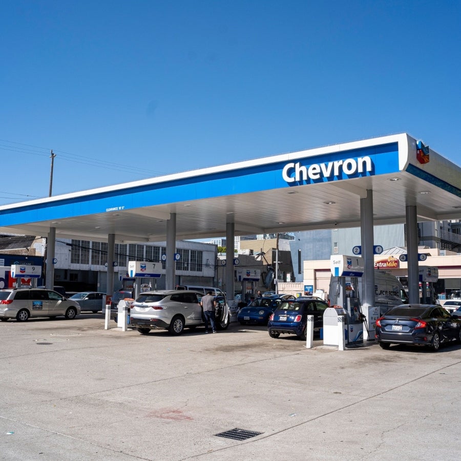 Venezuela firma contratos con Chevron para reactivar y expandir ...