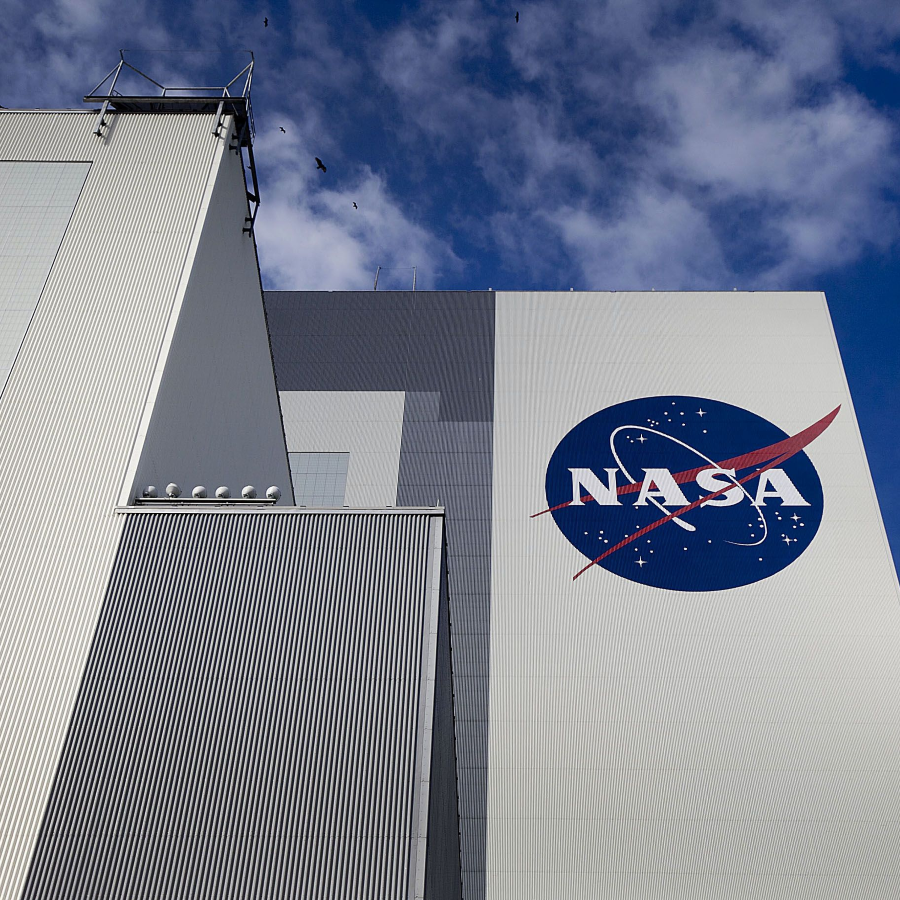 Nave Orión de la Nasa regresa del espacio y completa la misión de ...