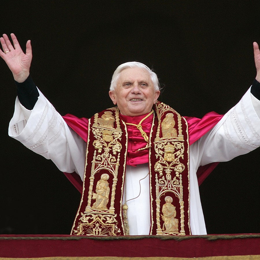 Las reacciones a la muerte del primer Papa en renunciar en 600 años