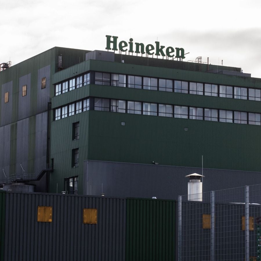 La multinacional cervecera Heineken NV está evaluando recomprar ...