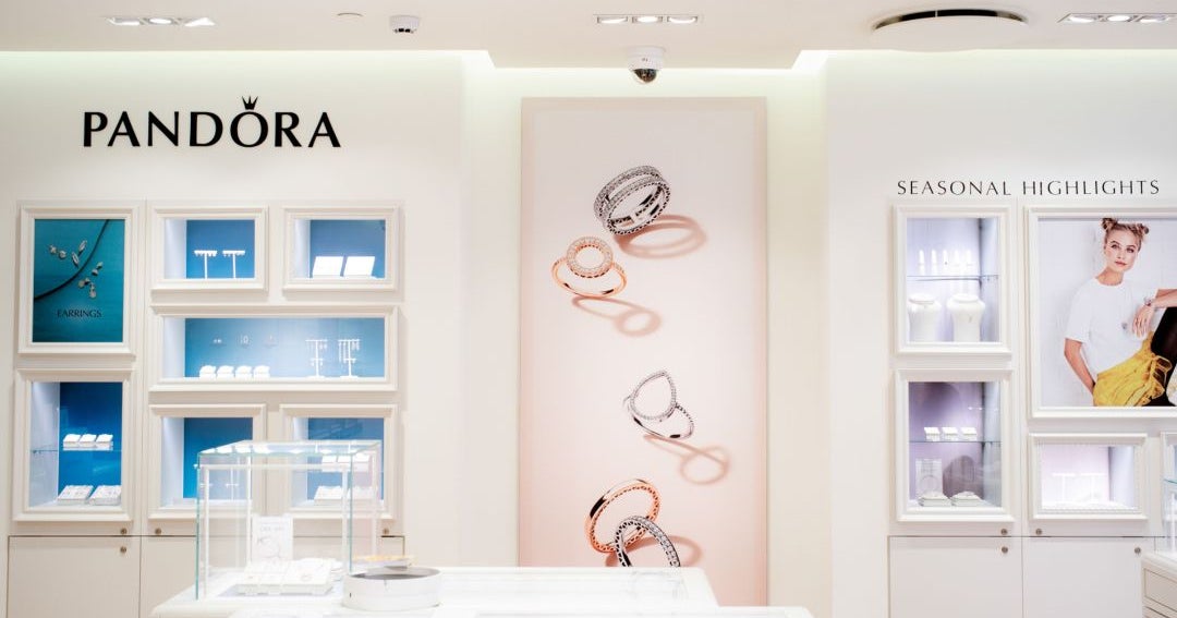 Pandora anuncia la adquisición de 14 tiendas que pertenecían a su ...