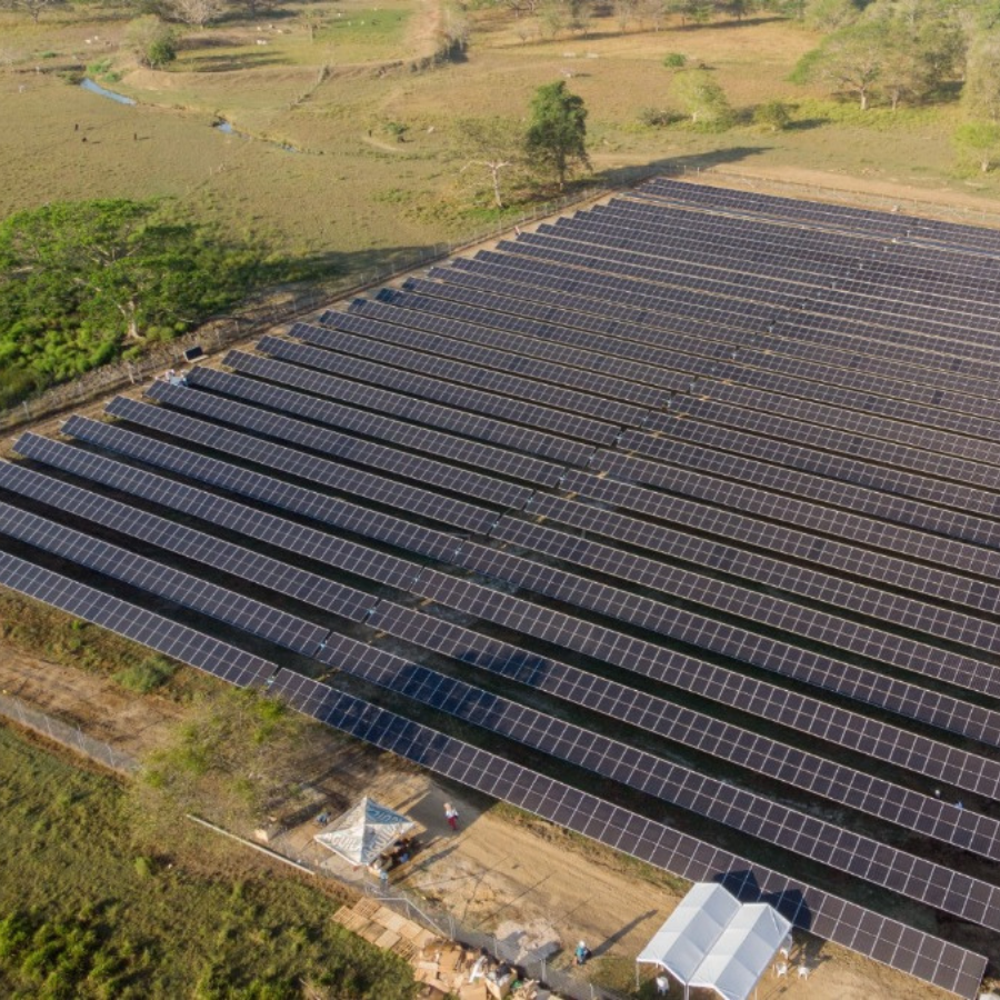 La primera mini granja solar del país está en la costa y tiene 2.496 ...