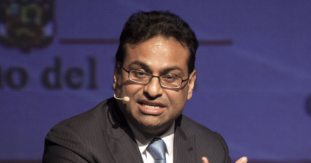 Nuevo CEO de Starbucks toma riendas del negocio dos semanas antes de lo ...