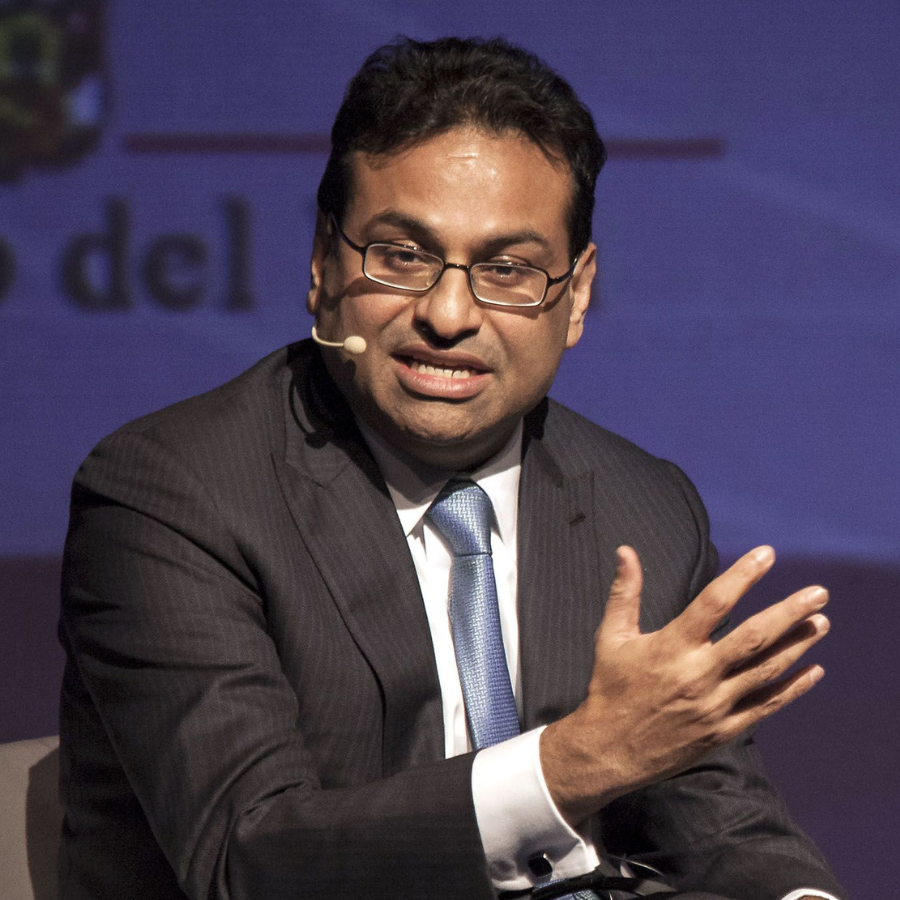 Nuevo CEO de Starbucks toma riendas del negocio dos semanas antes de lo ...