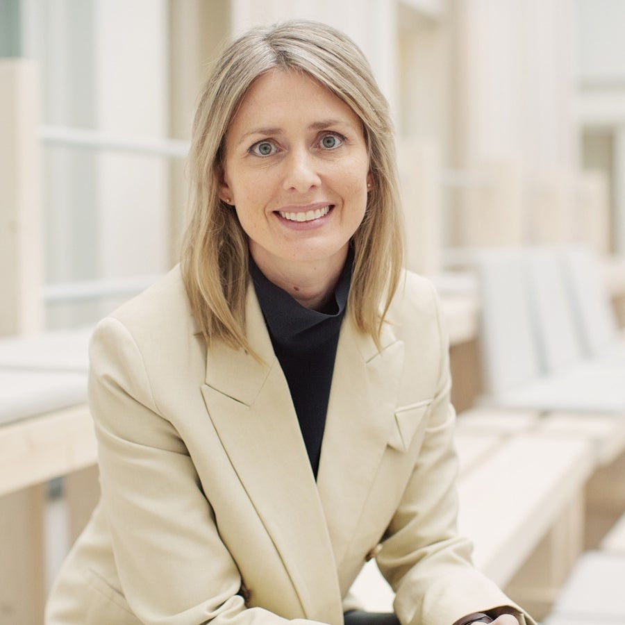 Acciones de H&M ganan más en dos décadas a medida que minorista baja ...