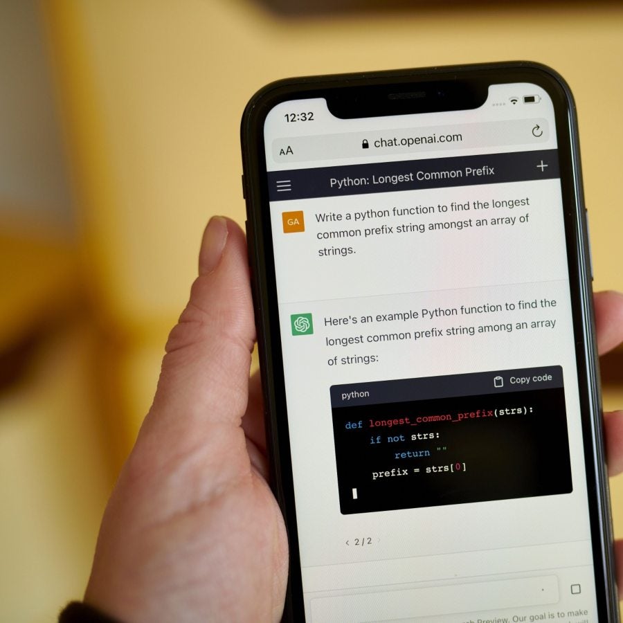 OpenAI traslada ChatGPT a los teléfonos inteligentes Apple y Android ...