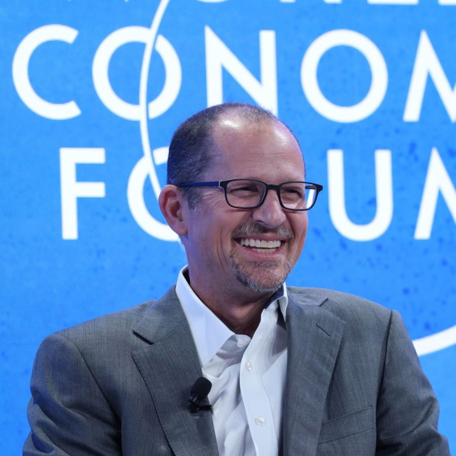 El CEO de Coursera quiere que el nuevo chatbot, Coach, se convierta en ...