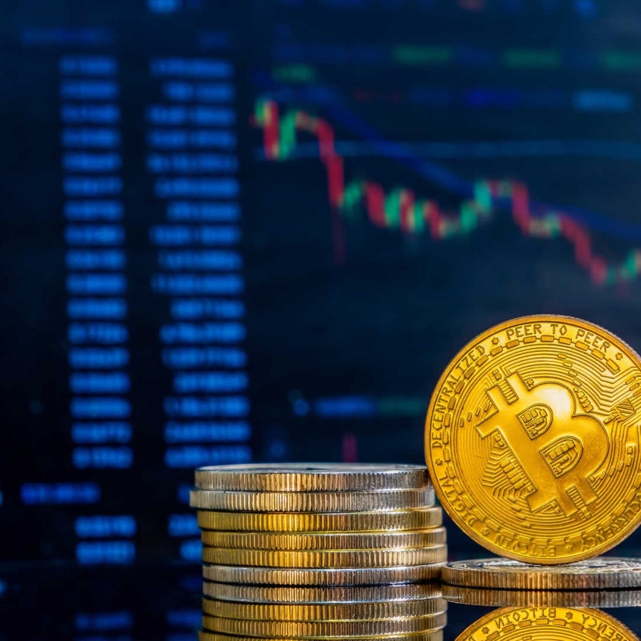 La criptomoneda bitcóin subió 3,5% alcanzando así su nivel máximo en ...