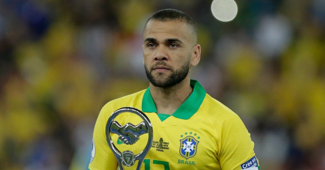 Condamnation De 4 Ans Et Demi De Prison à Lancien Défenseur Dani Alves