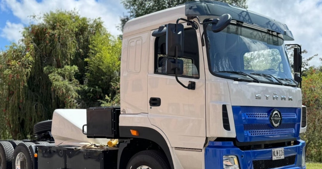 Auteco lanzó tractomula 100% eléctrica con capacidad de carga de cuatro ...