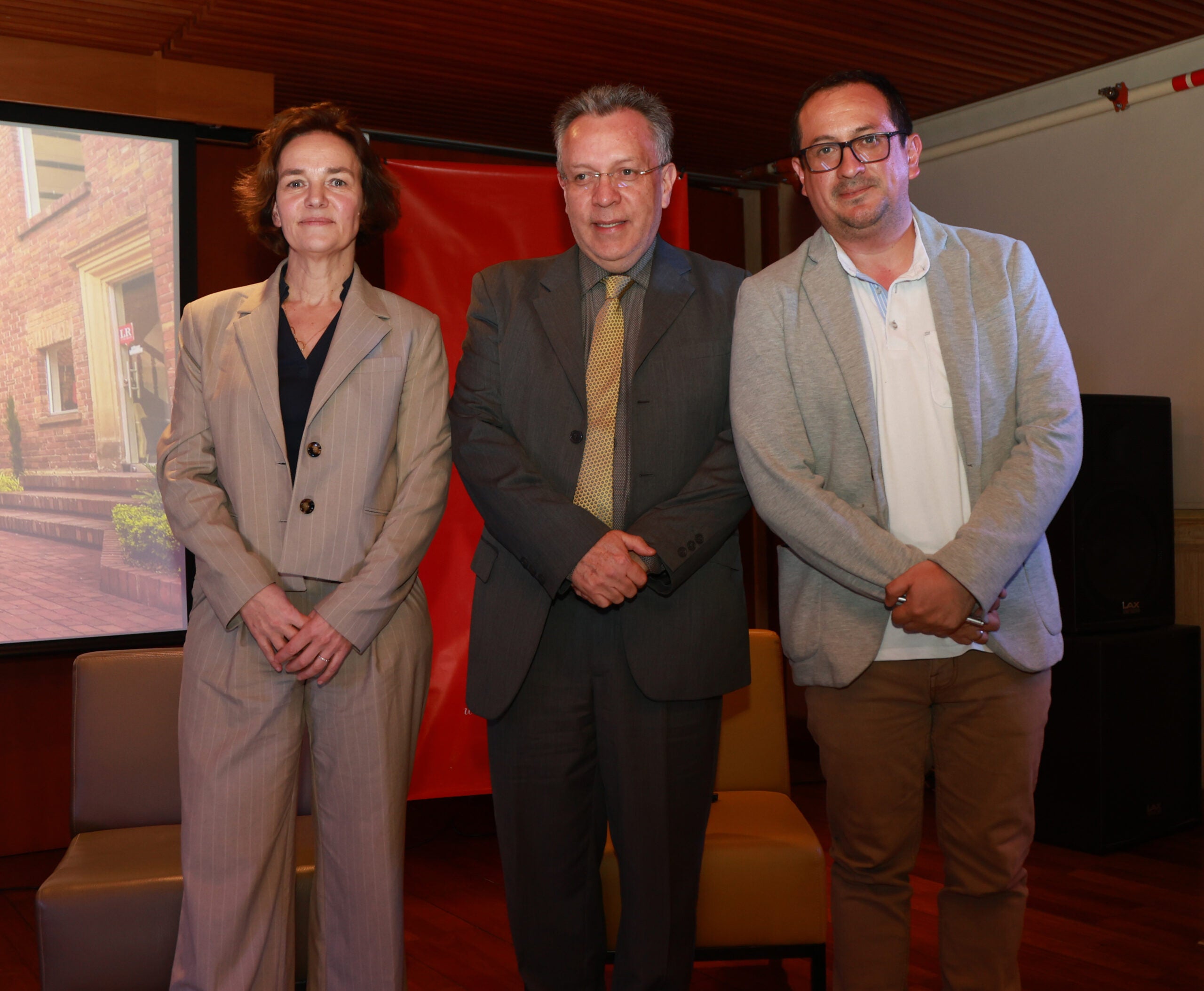 Se dio lugar al Foro LR sobre el cáncer infantil en el auditorio de la ...