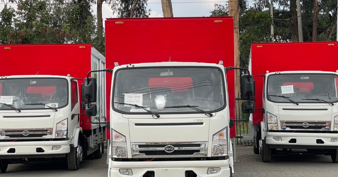 La marca BYD presentó su nueva flota de camiones botelleros totalmente eléctricos