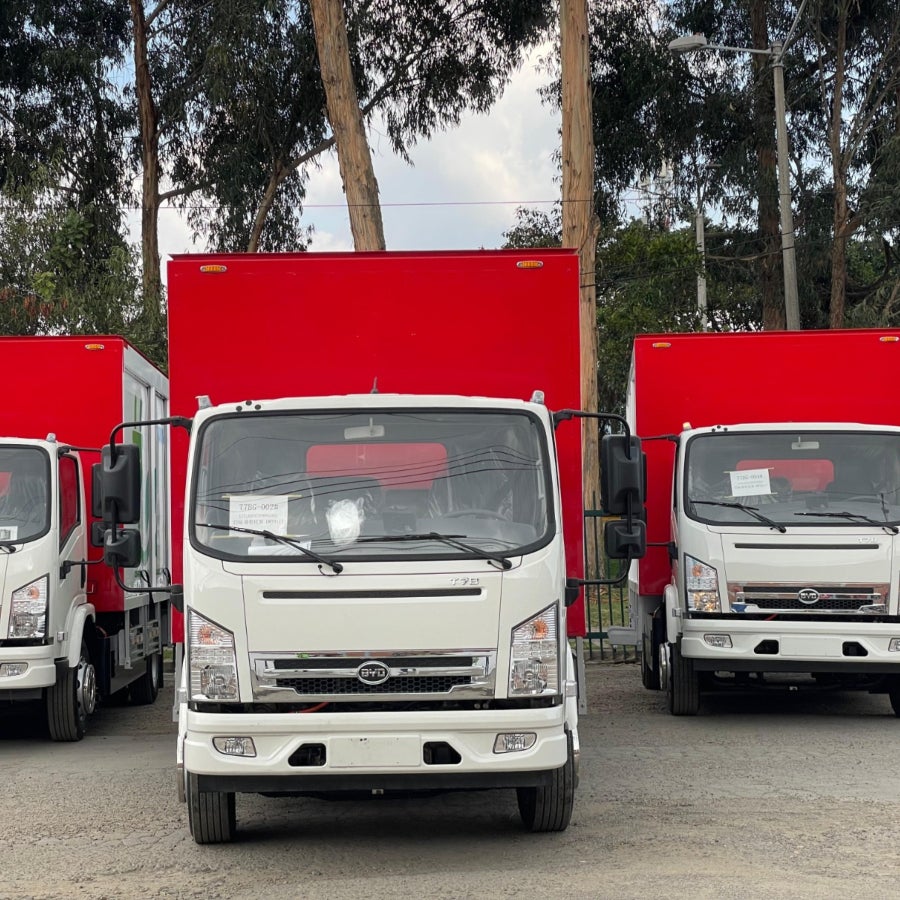 La marca BYD presentó su nueva flota de camiones botelleros totalmente eléctricos