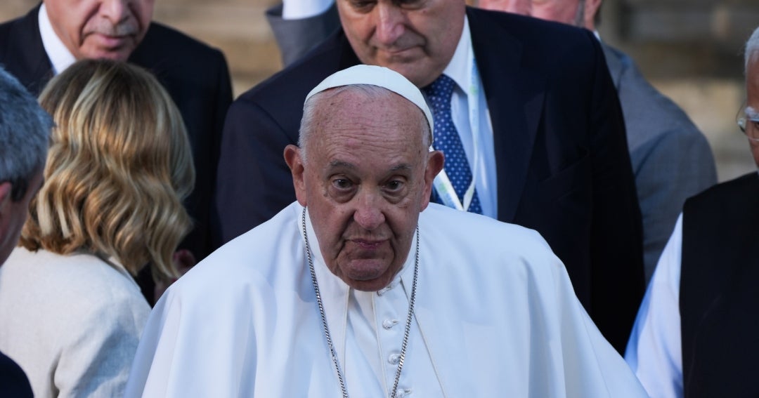 Papa Francisco enfrenta neumonía bilateral en medio de un cuadro clínico complejo