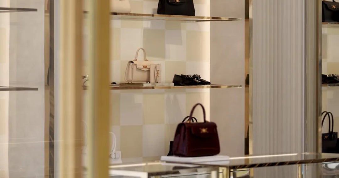 Jueza de EE.UU. bloquea plan de Tapestry de comprar Capri por US$8.500 ...