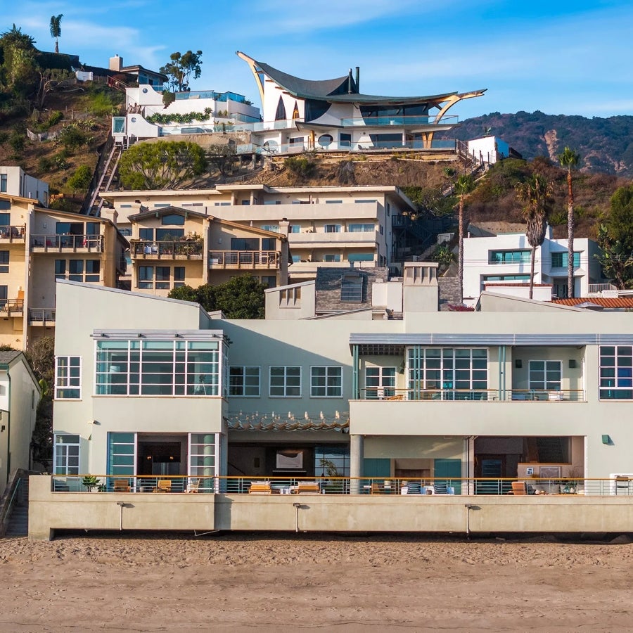 La casa en Malibú del icono feminista Peg Yorkin se está vendiendo por ...