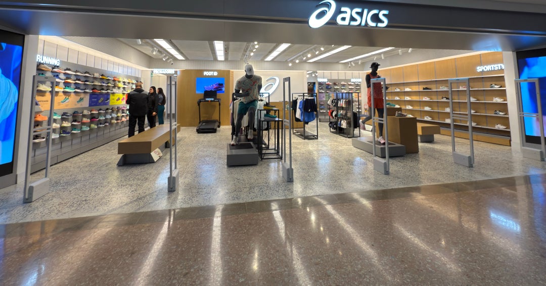 La marca Asics abrió su quinta tienda en Bogotá y sigue con su plan de ...