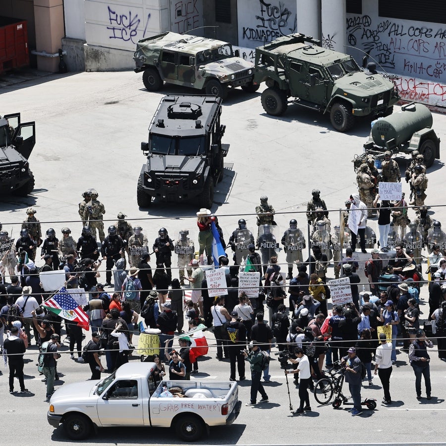 Los Ángeles bajo toque de queda mientras protestas llegan a Nueva York ...